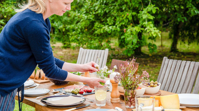 Not a tablecloth or runner: This IKEA patio table decor is a smart ...