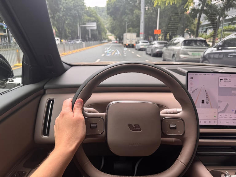 1 400 km d’autonomie, charge en 10 minutes et un luxe hors du commun ...