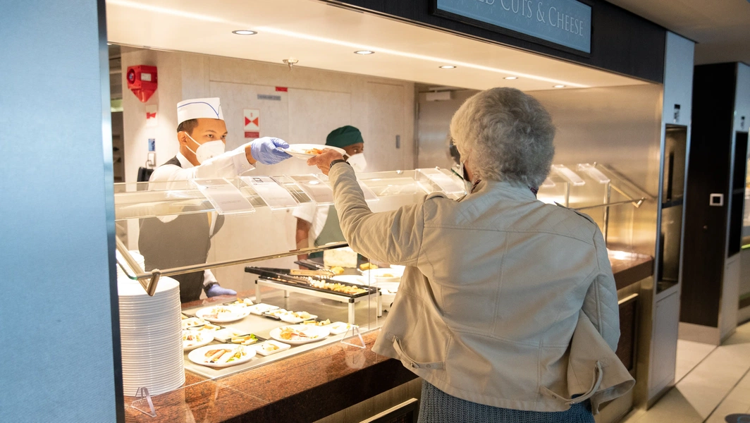 8 cruise buffet foods to avoid