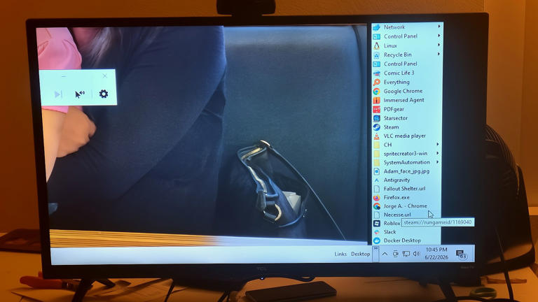 I solved my cluttered desktop problem with a Windows feature nobody ...