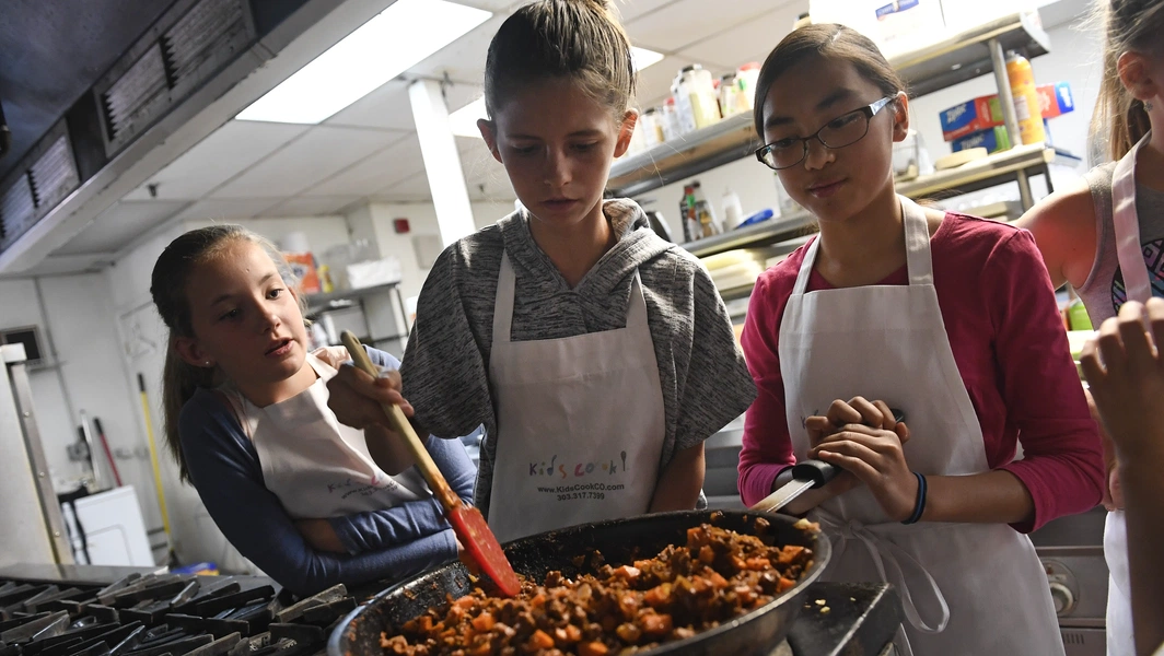 Guide highlights top kids cooking classes for summer