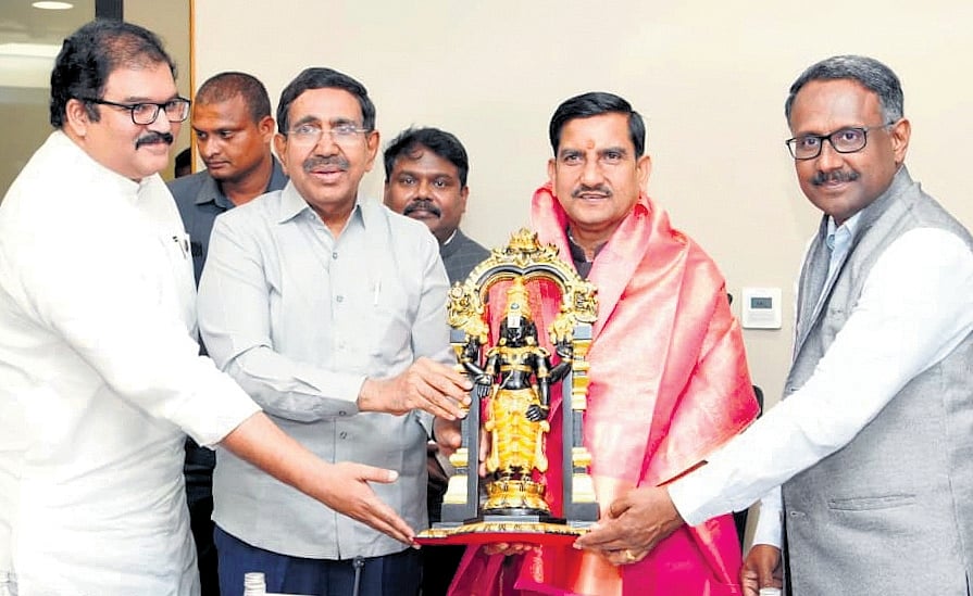 Union minister reviews urban development, housing projects in Andhra