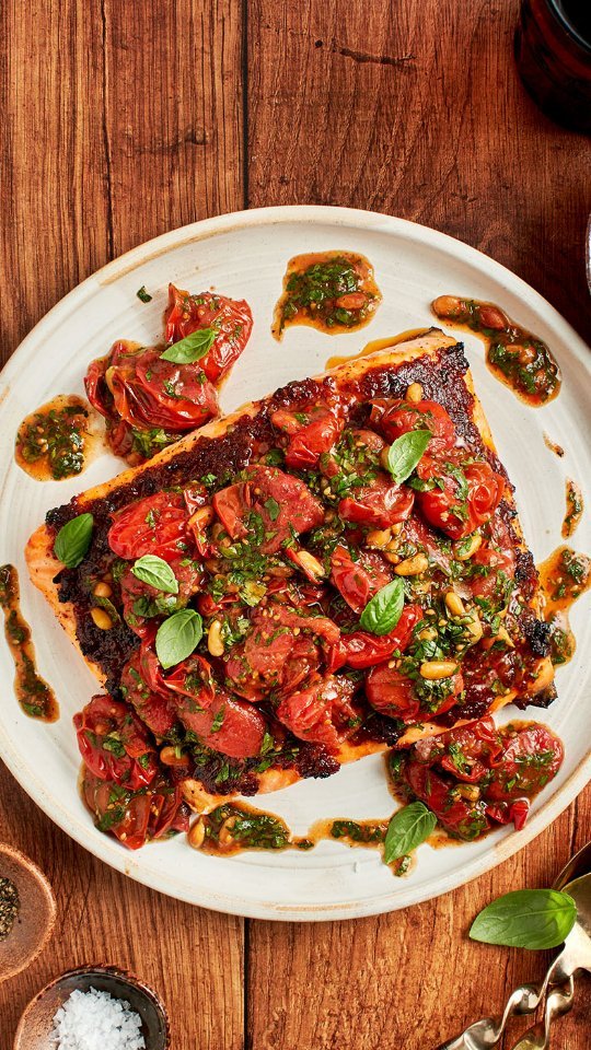 Caramelized tomato salmon that looks fancy but easy to make