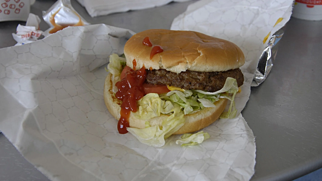 6 fast food burgers ranked from worst to best