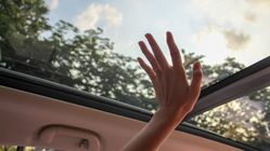 Cara merawat sunroof mobil agar tetap berfungsi dan bebas kebocoran