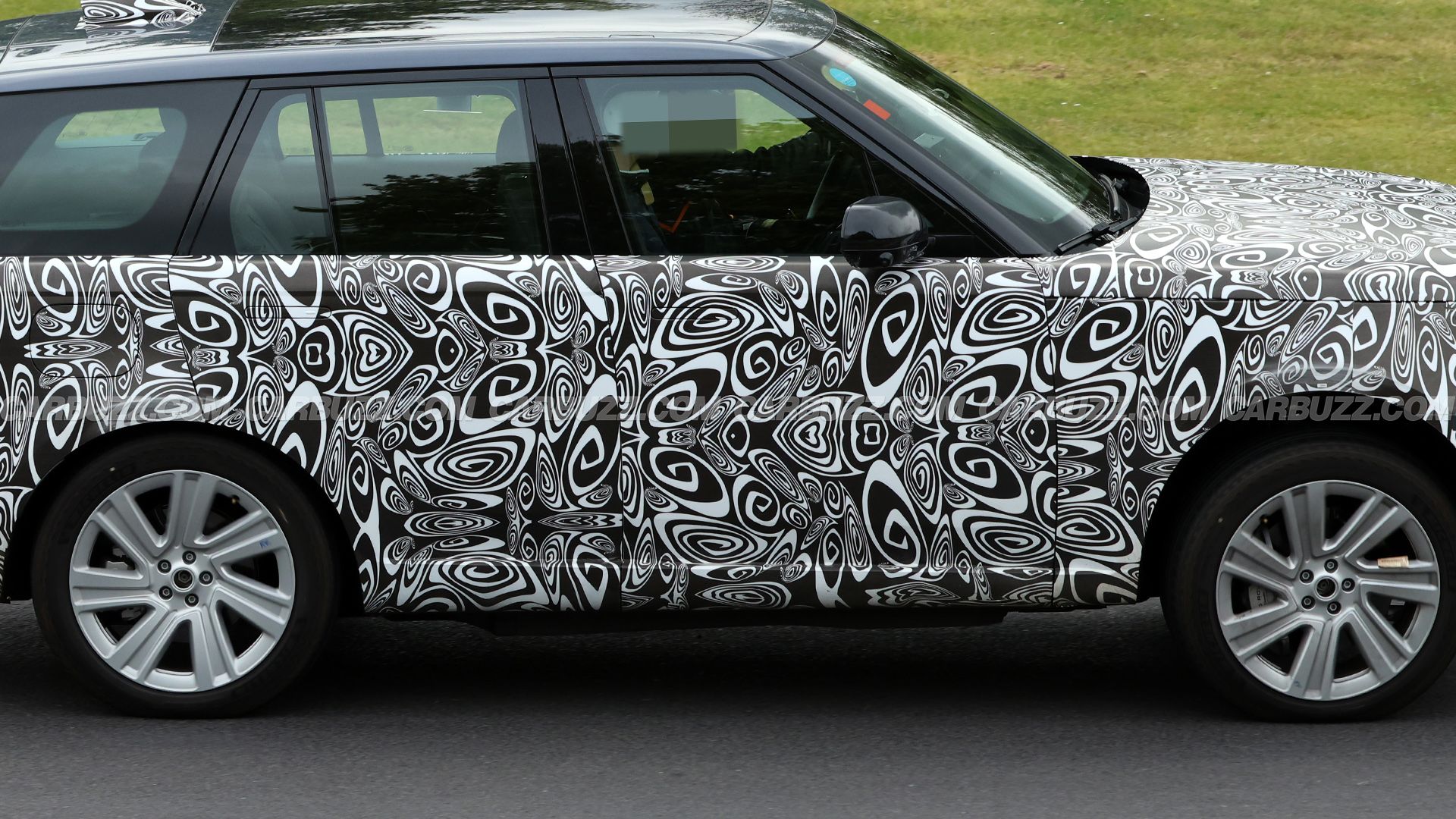 Range Rover refresh caught doing the Carolina squat at the Nurburgring
