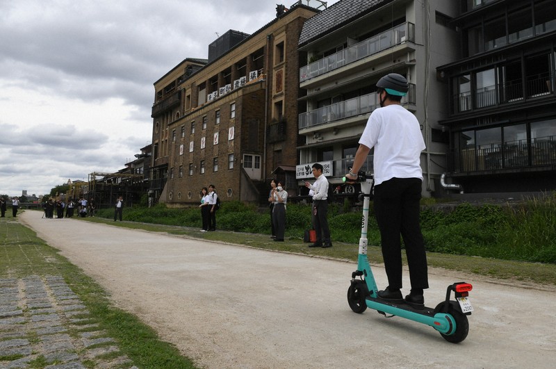 Kyoto Pref., Luup roll out GPS-based e-scooter shutdown zone along Kamo ...