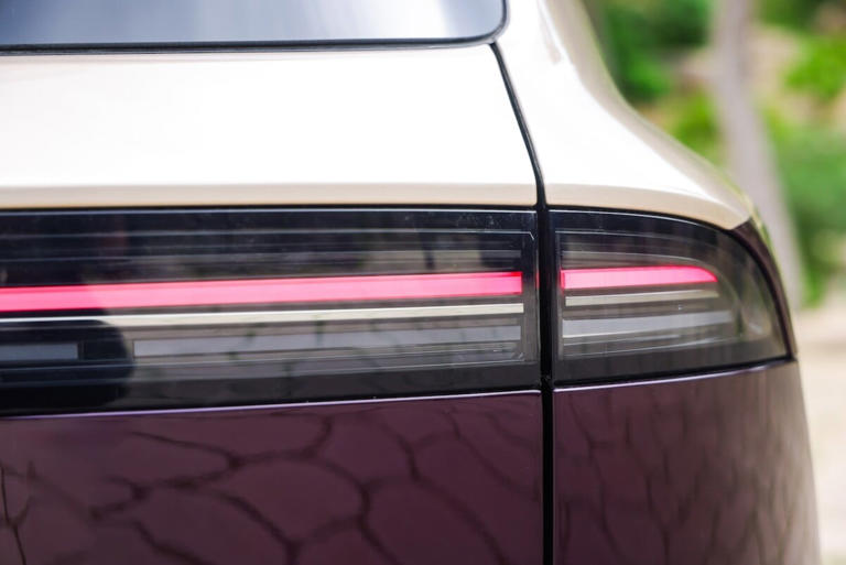 1 400 km d’autonomie, charge en 10 minutes et un luxe hors du commun ...