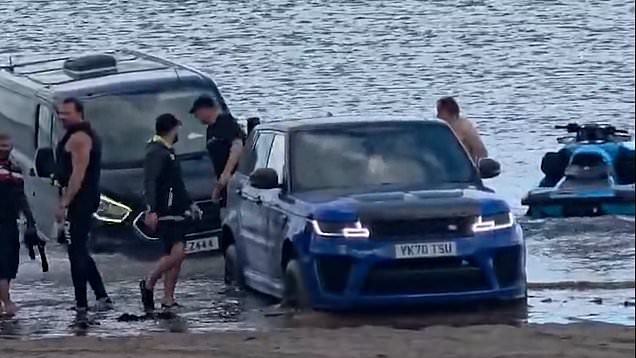 £120k Range Rover left to drown after beach rescue goes horribly wrong