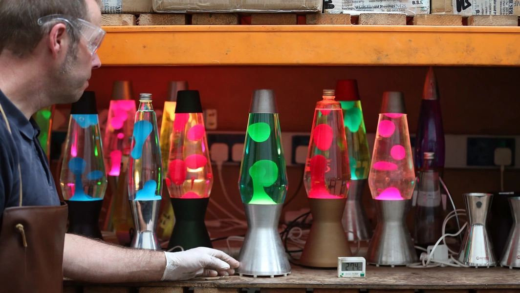 How lava lamps work and evolve