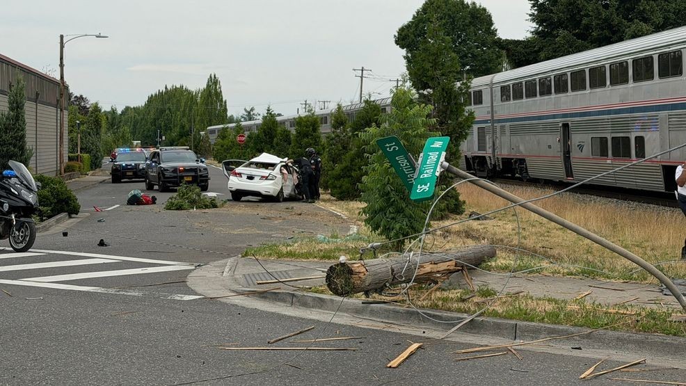 Driver dead after Amtrak train hits car in Milwaukie
