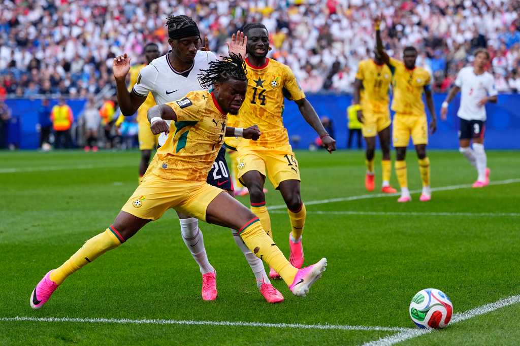 England and Ghana play to 0-0 draw at World Cup despite flurry-filled ...