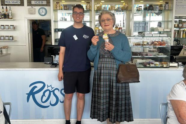 Mrs Doubtfire visits popular ice cream parlour along Southend seafront