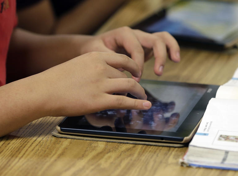Nation's second-largest school district passes strict new screen time ...