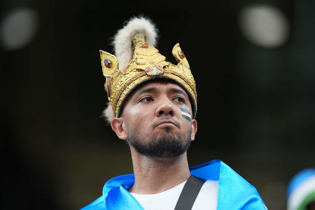 Thousands of Uzbekistanis march to World Cup match in homecoming ...