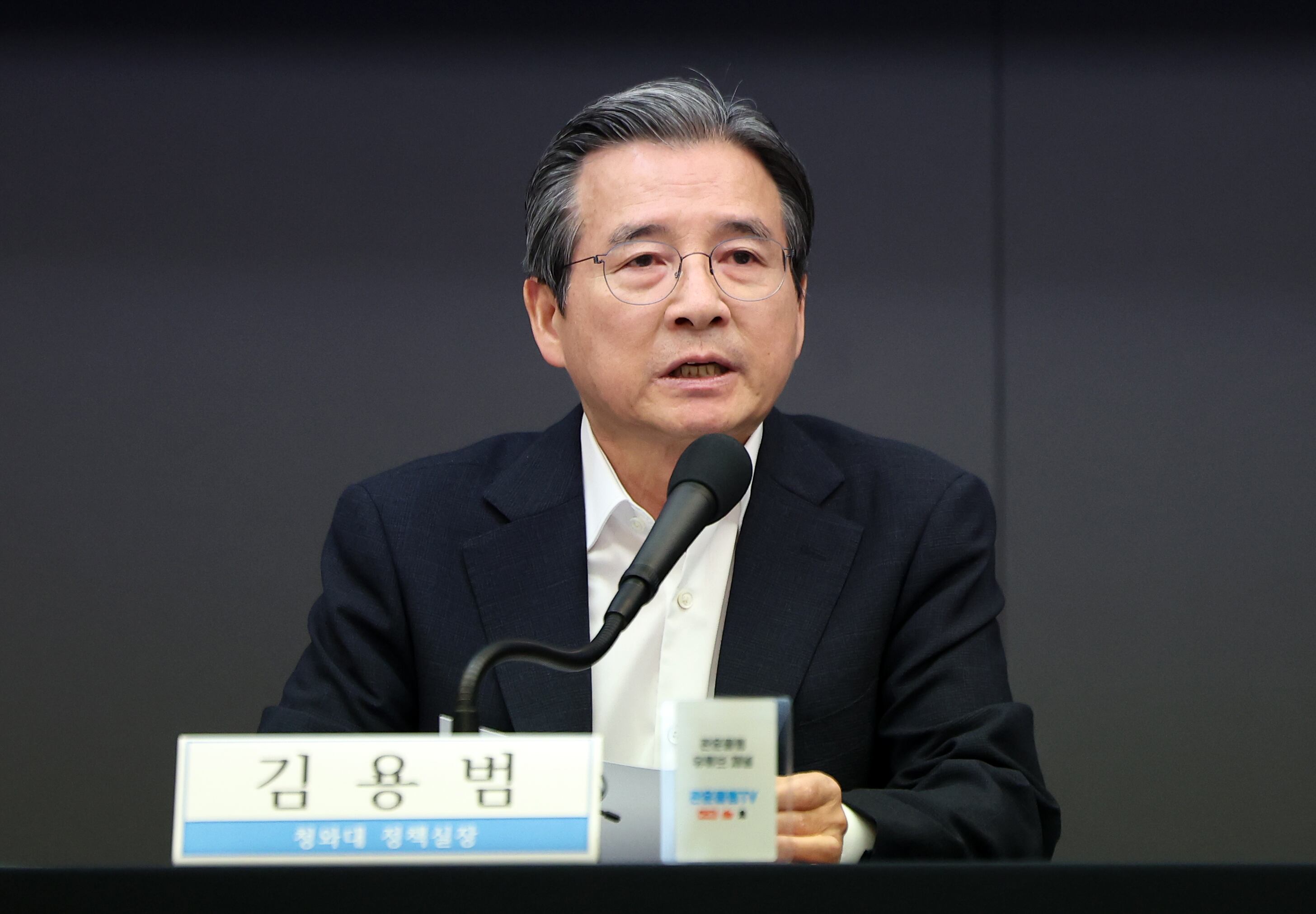Kim Yong-beom urges 'build without hesitation' to tackle supply crisis