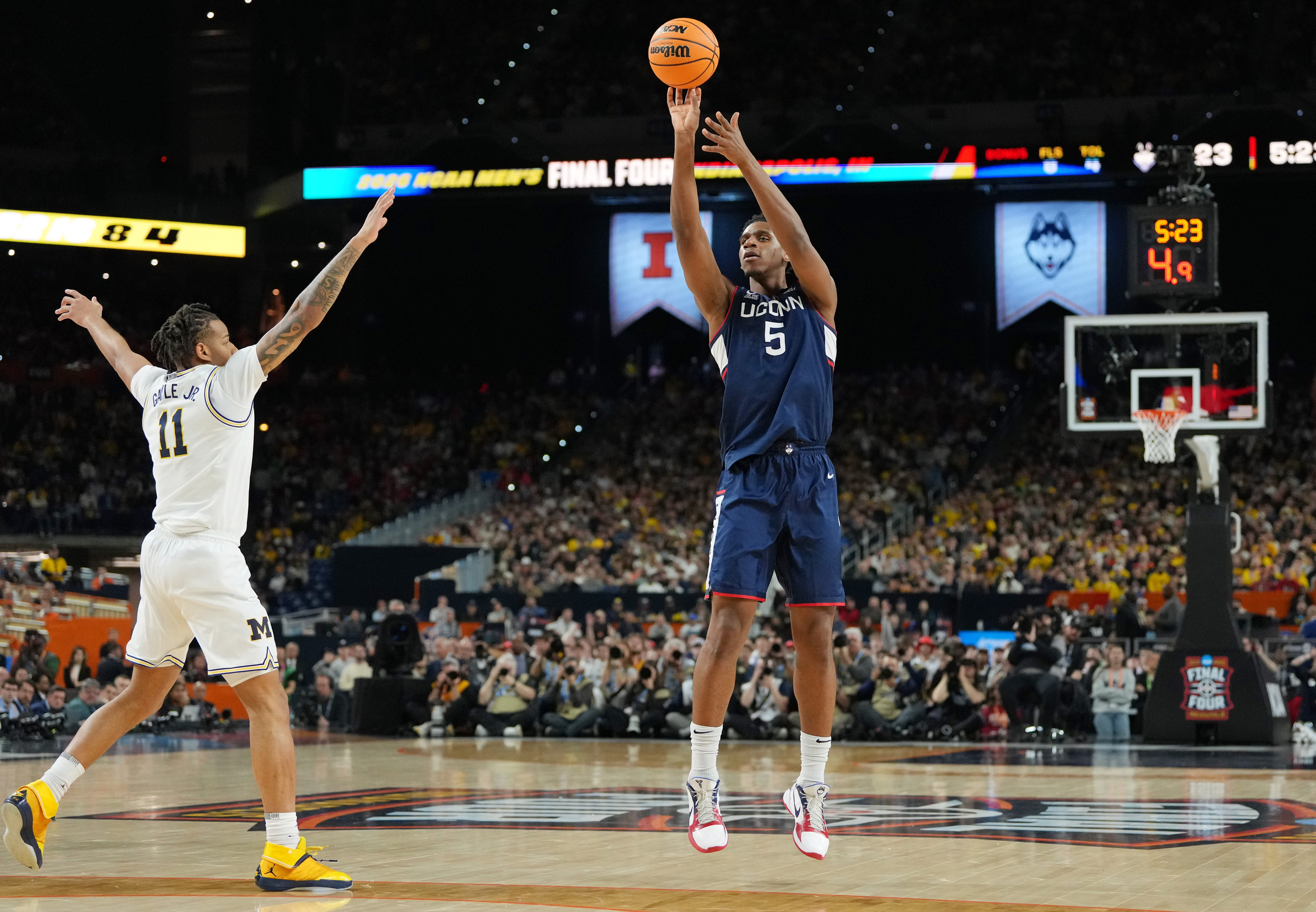 Nuggets trading No. 26 pick Tarris Reed to Spurs