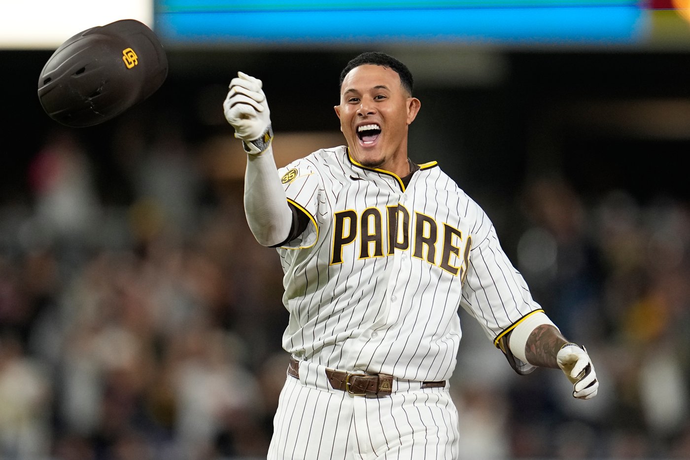 Machado hits a 10th-inning RBI single, lifting Padres past Braves 7-6
