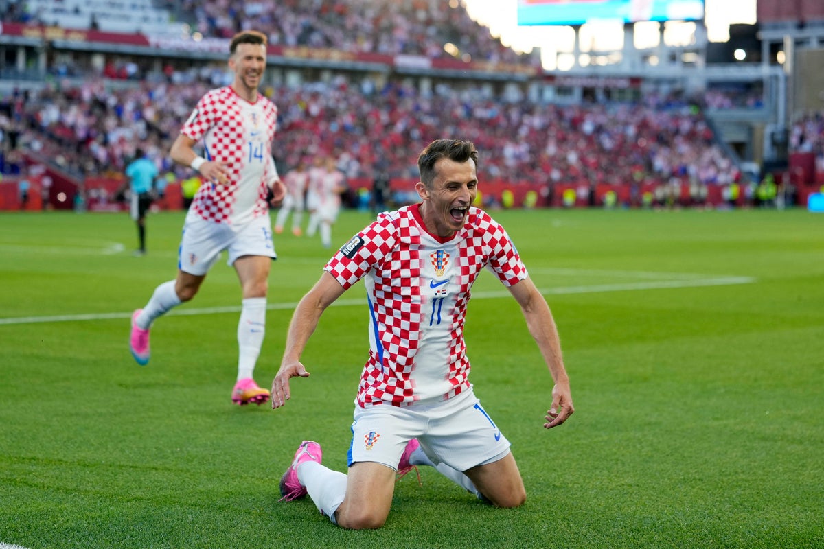 Croatia pile pressure on England with victory over eliminated Panama