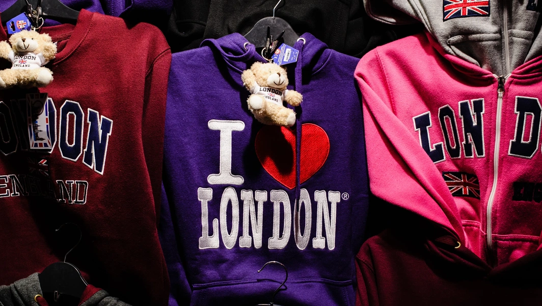 14 clutter-free souvenirs travelers love