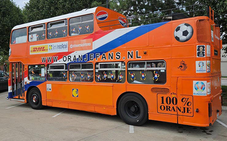 Netherlands ‘Oranje fan bus’ arrives in the Kansas City metro