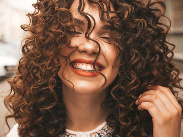 5 curly hair mistakes ruining your curl definition