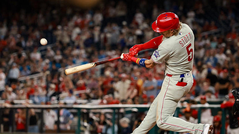 Phillies shock rival Nationals, score 8 runs with 2 outs in miraculous ...