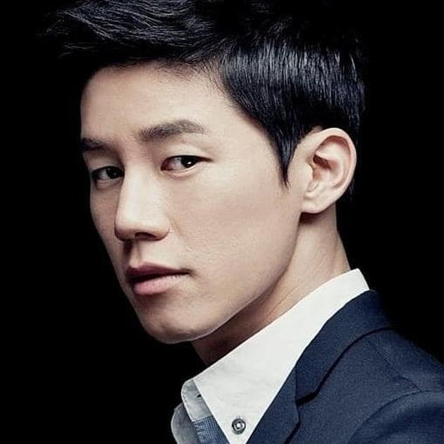 Kim Mu-yeol gabung drama medis Netflix First Doctor, tampil berbeda ...