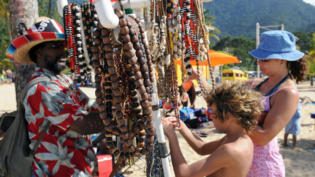 14 clutter-free souvenirs travelers love