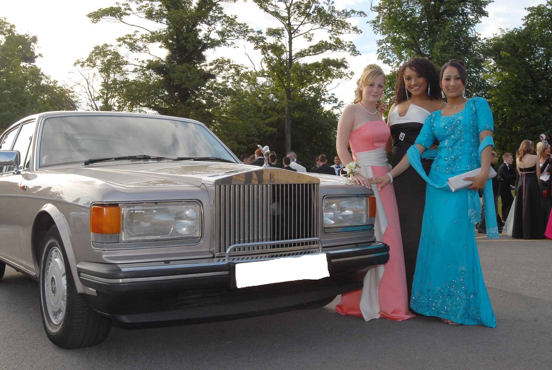 That's how you arrive in style! Helicopter, Rolls Royce and limos at ...