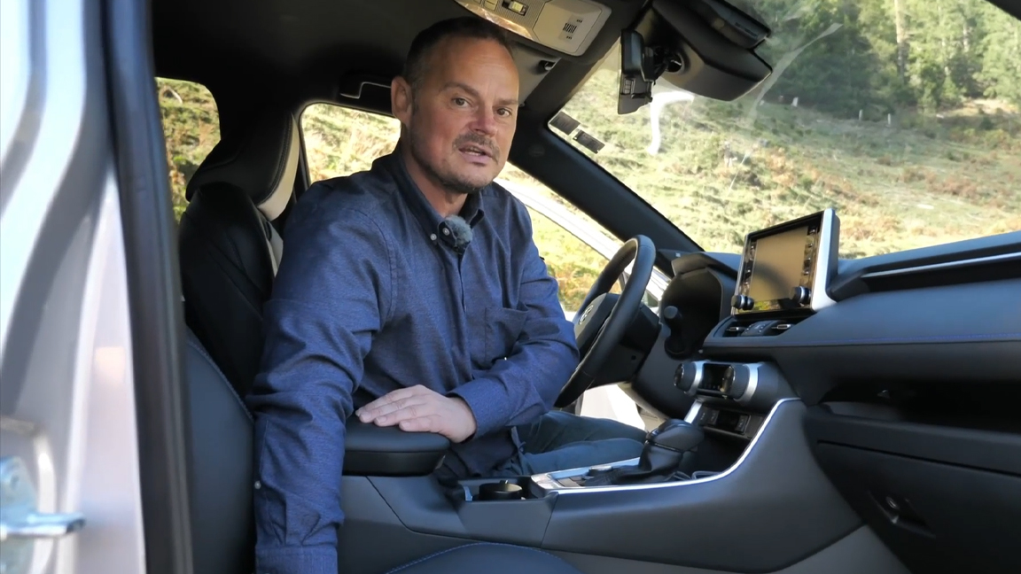 Edit 1ya52 2022 Toyota RAV4 hybrid driving review (1)