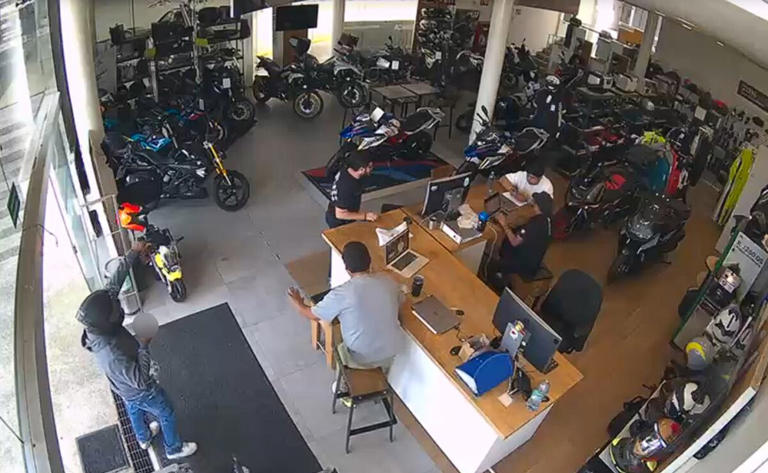 Captan violento asalto en agencia de motocicletas de Cuernavaca; no hay ...