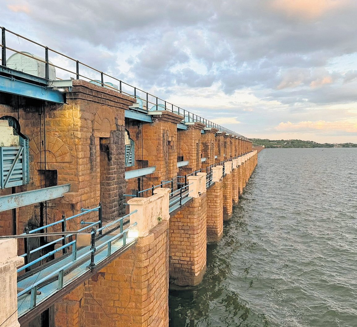 Himayatsagar water level rises after rain