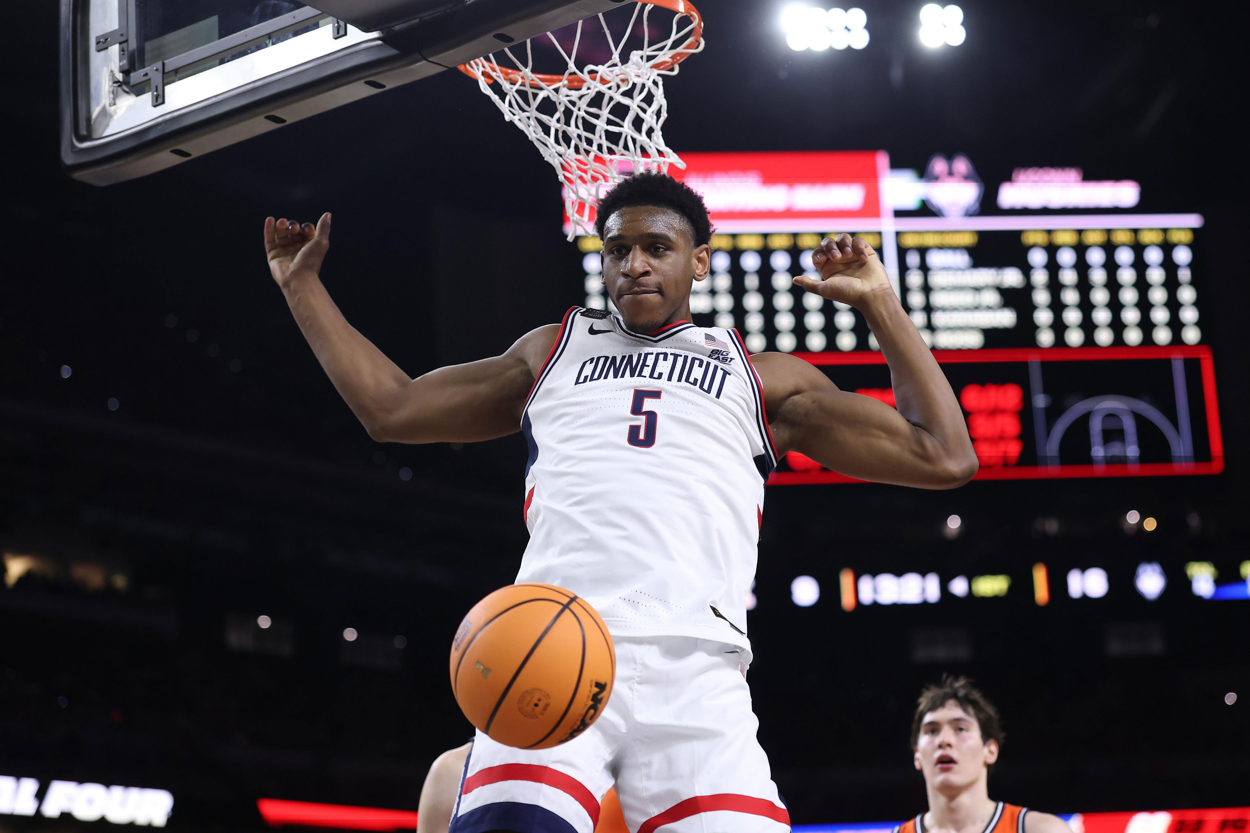 San Antonio adds front-court depth with Tarris Reed Jr.