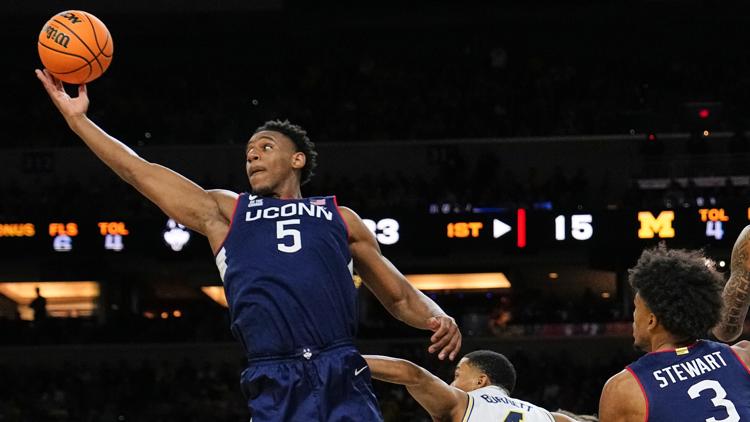 Spurs trade up, select UConn's Tarris Reed Jr. with 26th pick of 2026 ...