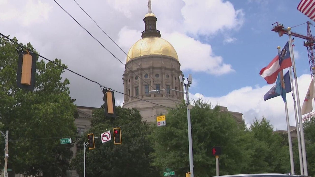 Georgia lawmakers approve voting bill delaying QR code ban, requiring ...