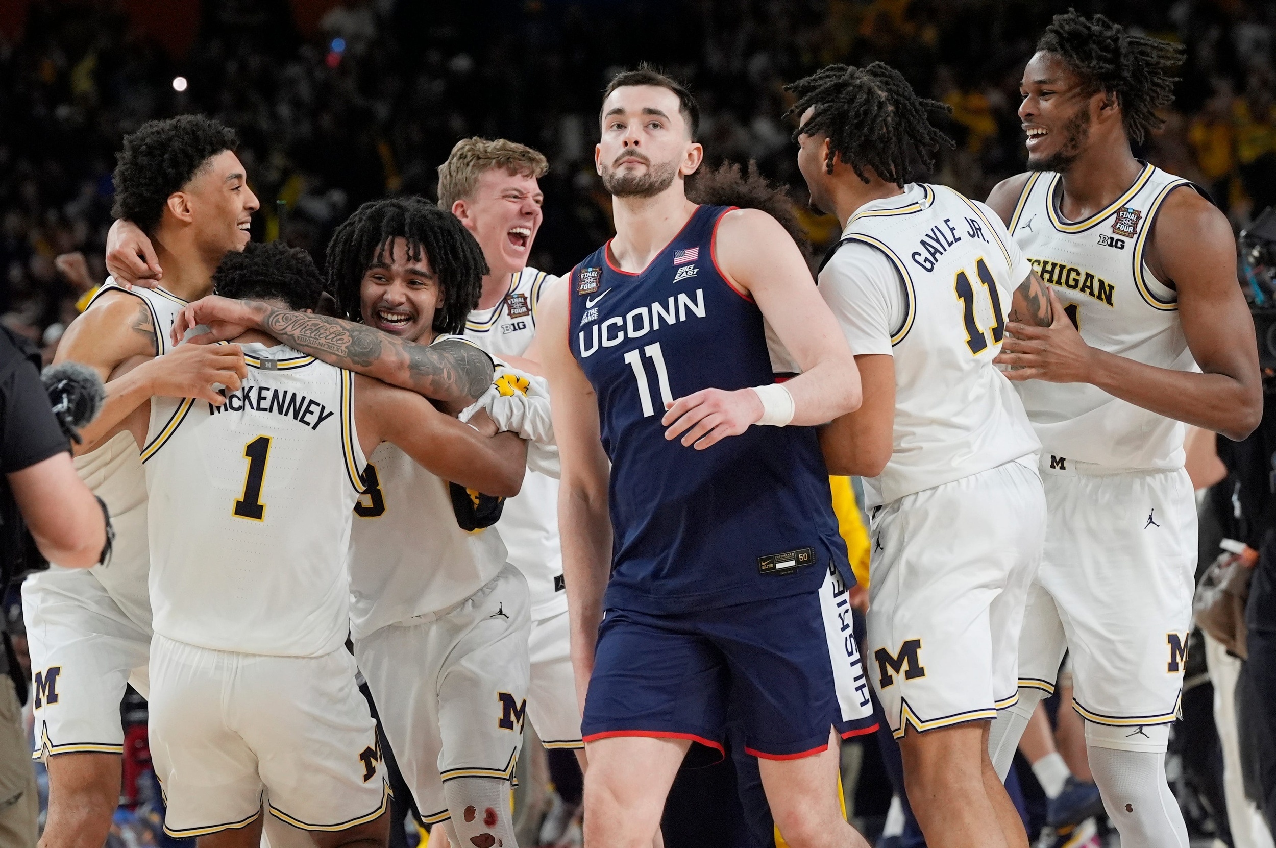 Cavaliers to trade No. 29 pick Alex Karaban to Kings