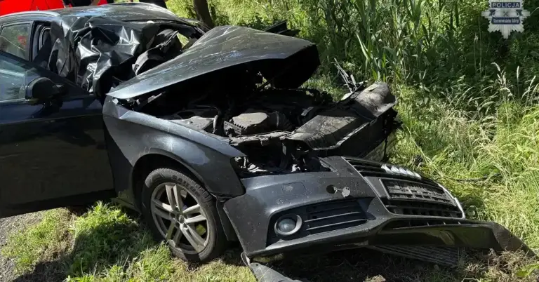 Koszmarny wypadek pod Tarnowskimi Górami. W zderzeniu aut zginęli młoda ...
