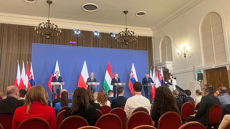 Péter Magyar cite Donald Tusk : « Le V4 est de retour