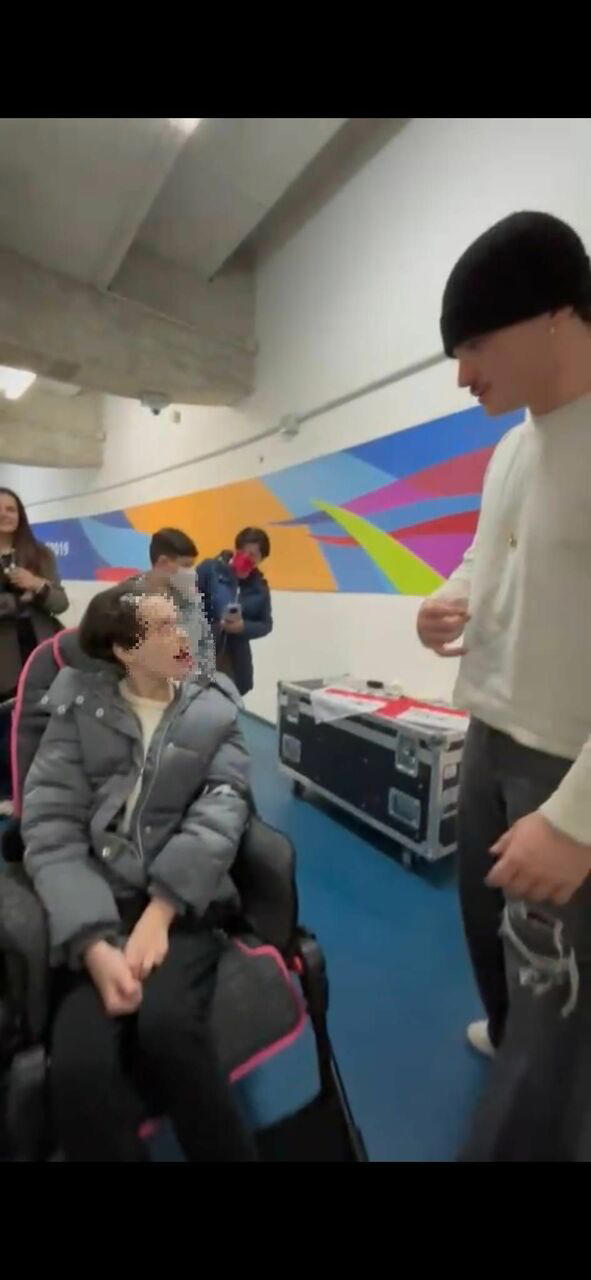Lua incontra Olly al PaleSele, un abbraccio che sa di emozione e va ...