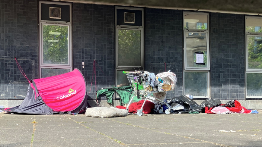 Rough sleepers issued notice to leave court site