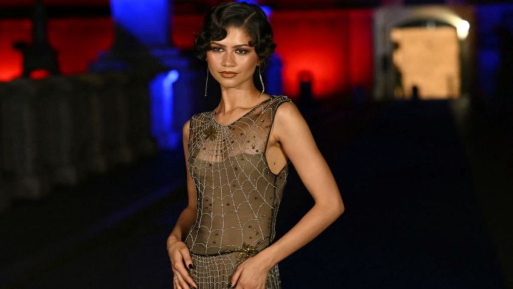 Zendaya's Versace micro miniskirt & crop top keep her 'Spider-Man ...