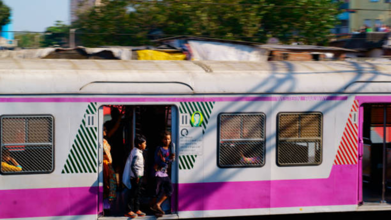 22-year-old stabbed to death inside Mumbai local train over dispute to ...