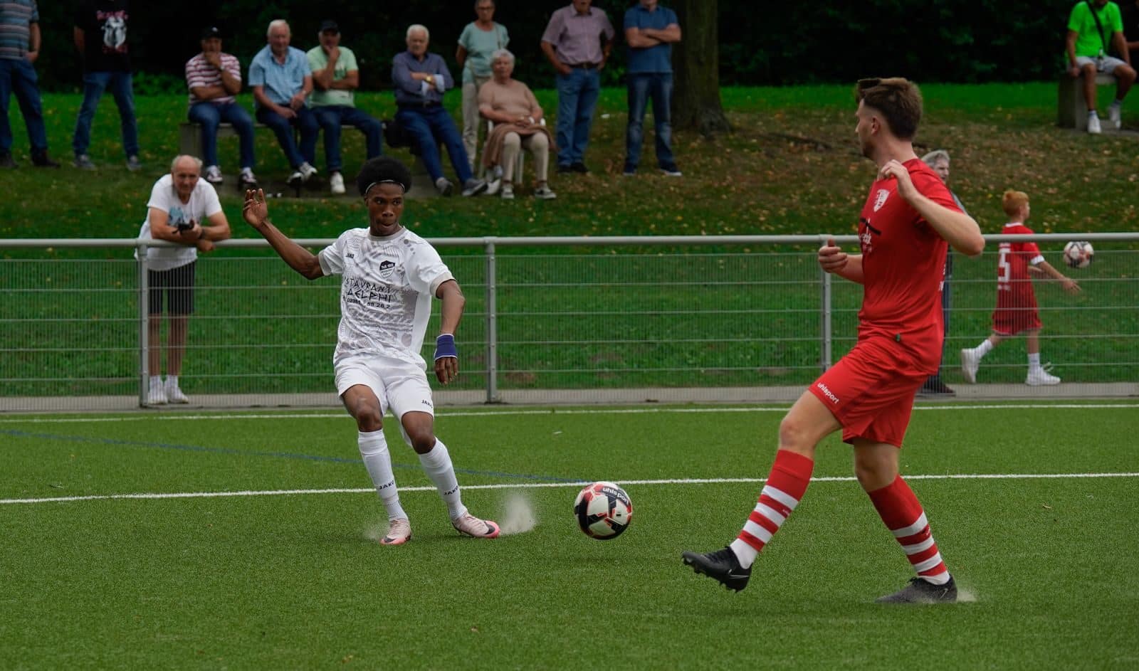 Zwarte voetballers zijn snel, witte slim: zo racistisch is ...