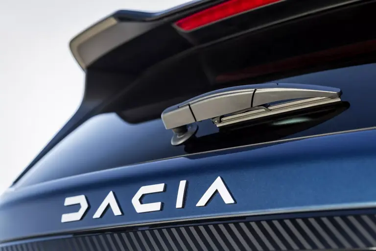 Dacia Bigster Hybrid 155: efficienza urbana nel C-SUV francese