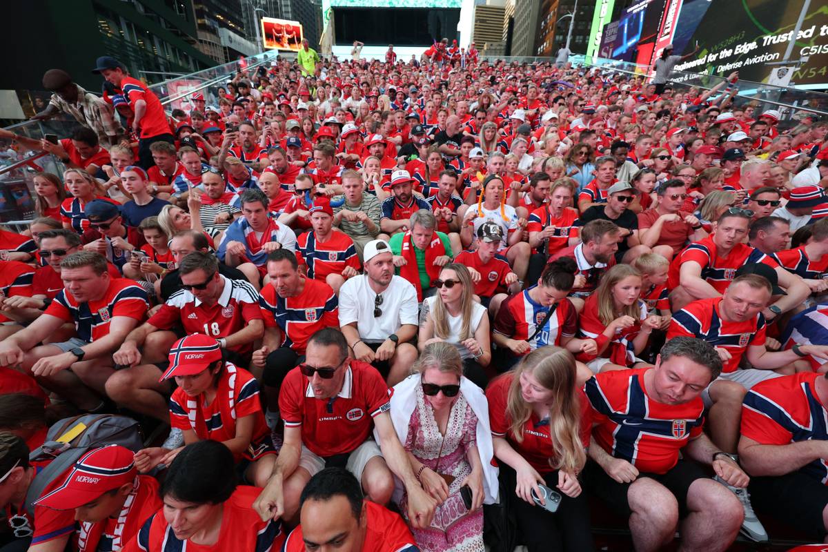Remada viking em Times Square: adeptos da Noruega fazem a festa em Nova ...