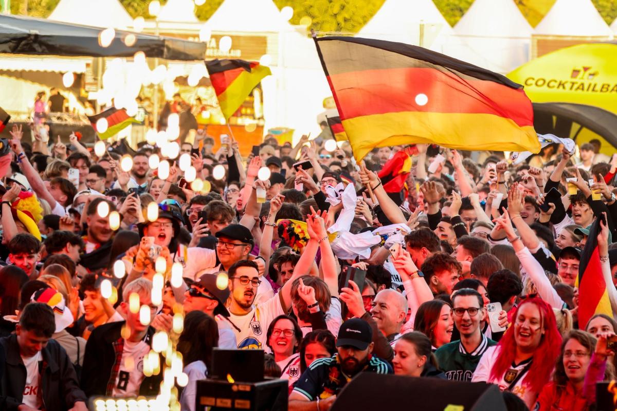 Deutschland gegen Ecuador: Wo man das WM-Spiel am Donnerstag in ...