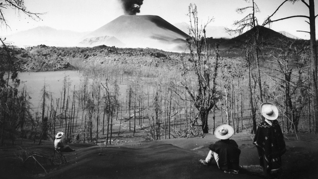 15 extraordinary moments captured in rare photographs