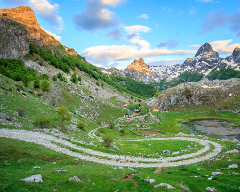 Krass! Dieser Wanderweg in Montenegro führt durch eine fast vergessene ...