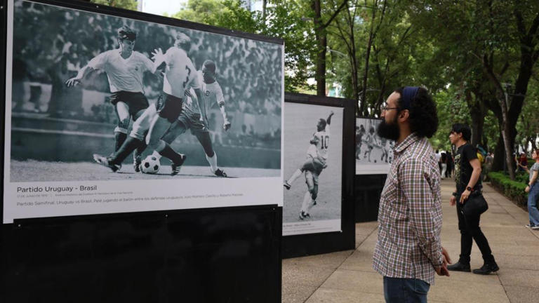 Una mirada mundial: Excélsior exhibe en Reforma joyas históricas del futbol